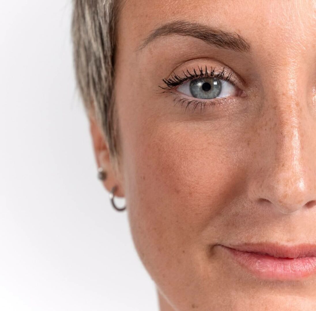 Dites adieux aux cernes : nos astuces anti-cernes - MÊME